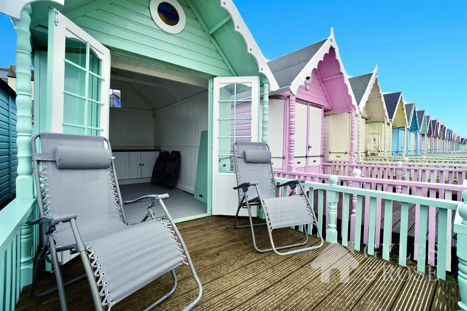 Beach Hut, West Mersea - Gyles & Rose